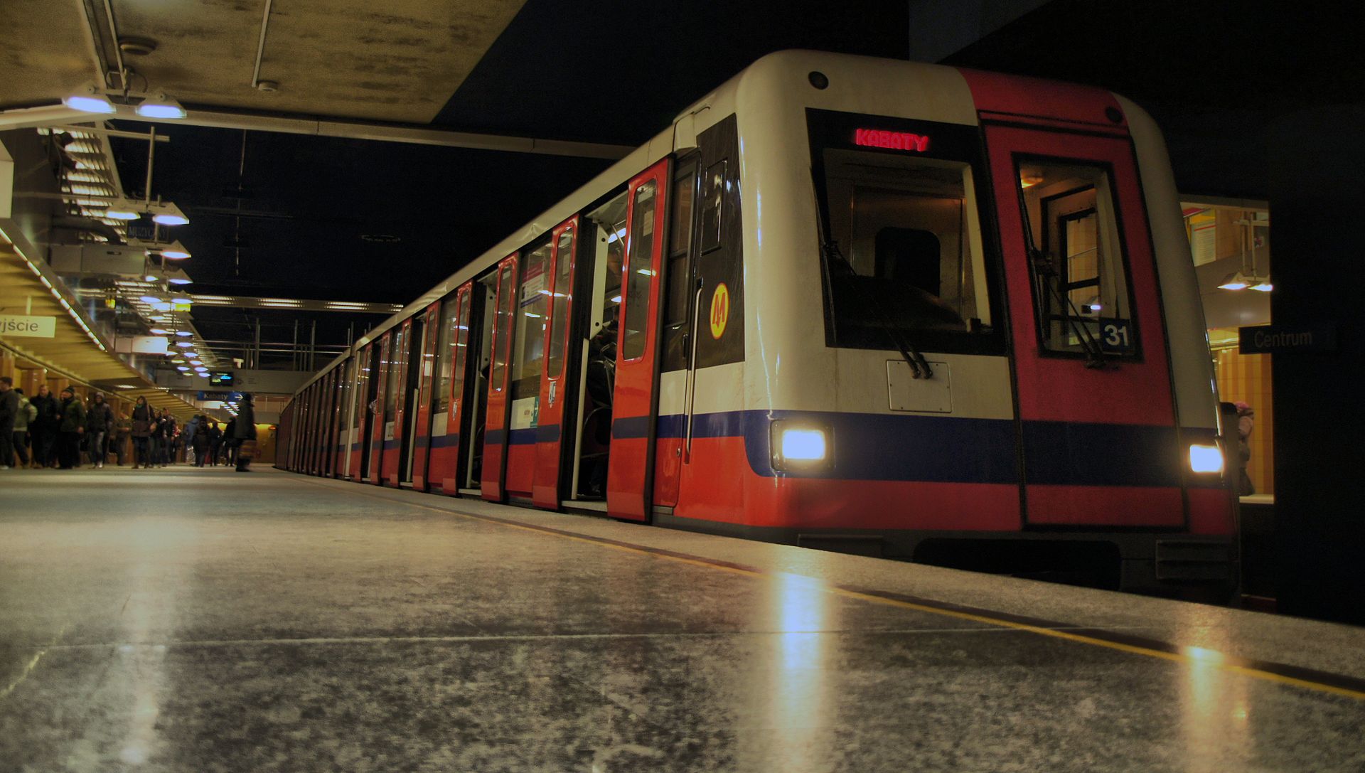 Niepowołana osoba wtargnęła na tor metra. Wyłączono napięcie - Warszawa ...