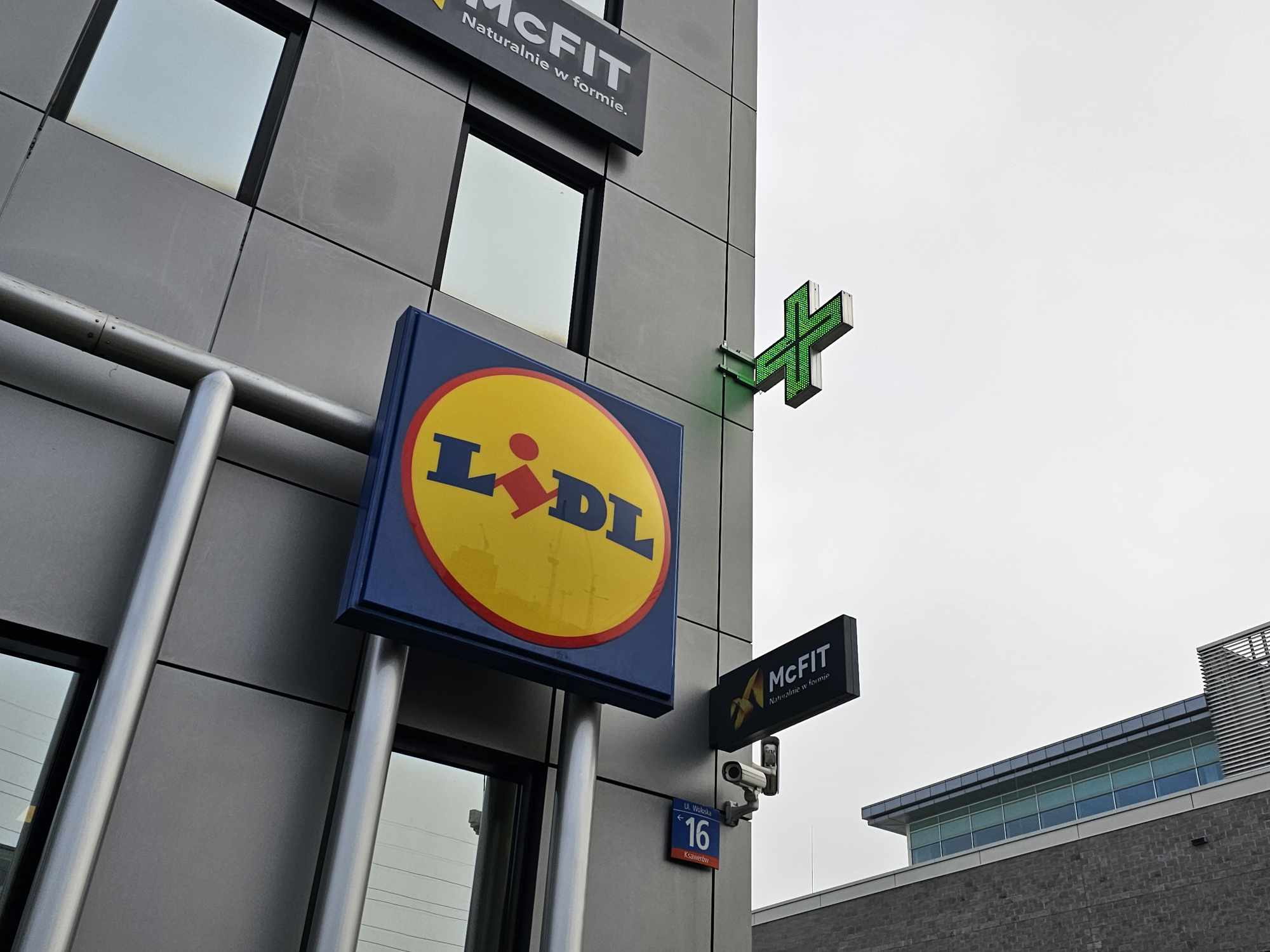 Lidl wydaje pilny komunikat do klientów. Groźna bakteria w produkcie ... Lidl wydaje pilny komunikat do klientów. Groźna bakteria w produkcie ...