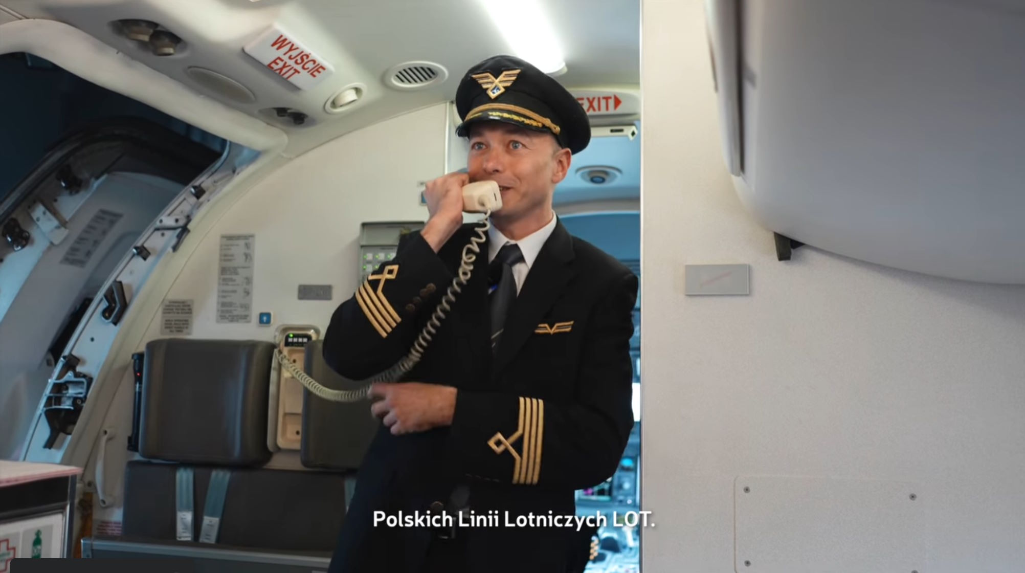 Łzy same napływają do oczu! Pilot wyszedł z kabiny, wzruszające chwile podczas lotu z Warszawy ...