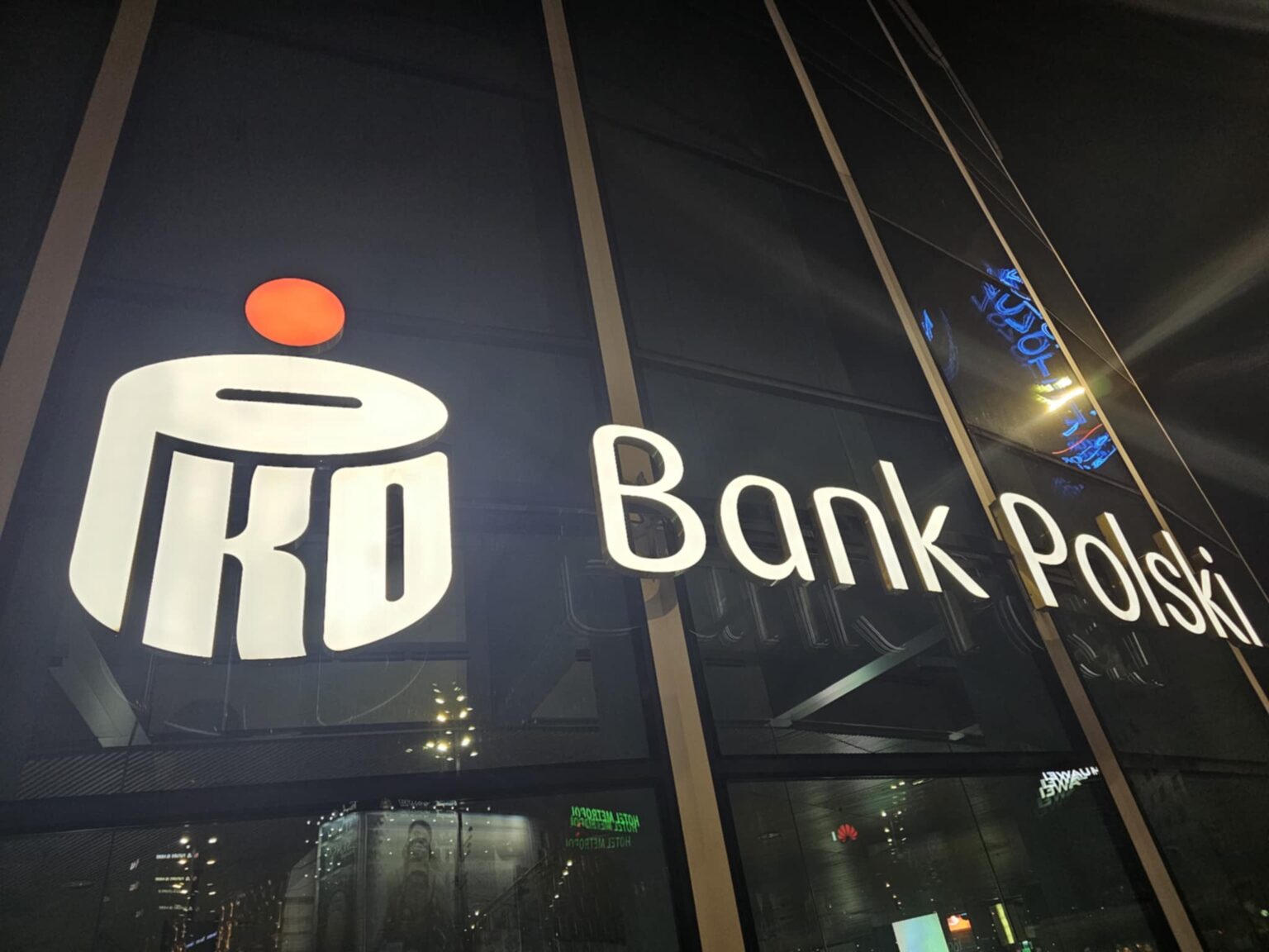 Banki chcą śledzić zachowania klientów online. PKO BP wprowadzi ...