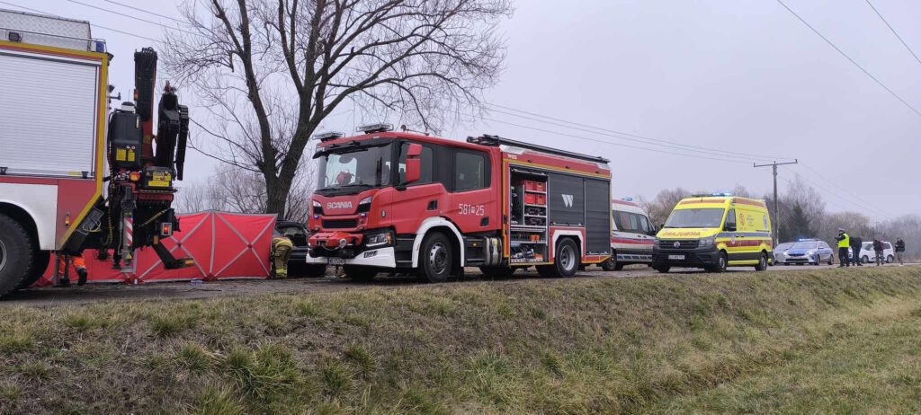 Z ostatniej chwili! Makabryczny wypadek pod Warszawą. Dwie osoby nie żyją. Gigantyczne ...
